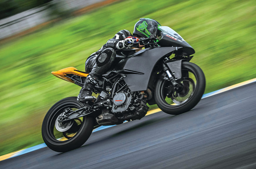 Race-spec KTM RC 390 ride experience | Autocar India