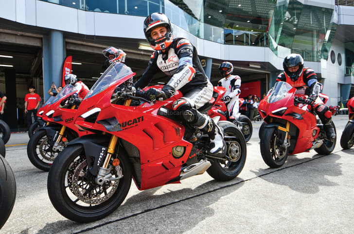 EV charging guide, electric vehicles charing, types of chargers and ...