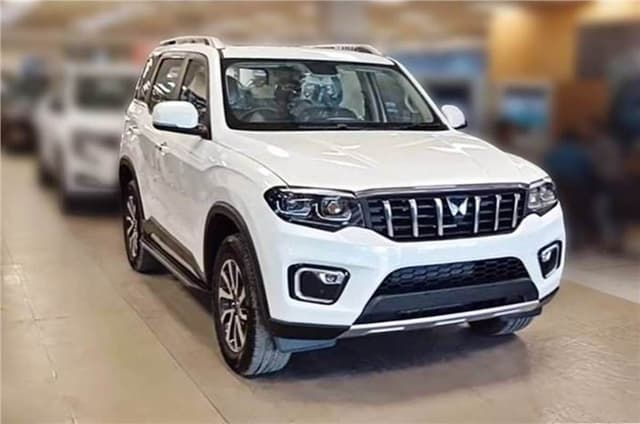 𝗠𝗮𝗵𝗶𝗻𝗱𝗿𝗮 𝗦𝗰𝗼𝗿𝗽𝗶𝗼 𝗖𝗹𝗮𝘀𝘀𝗶𝗰 𝗣𝗿𝗶𝗰𝗲, Images, Colours, Features, Mileage ...