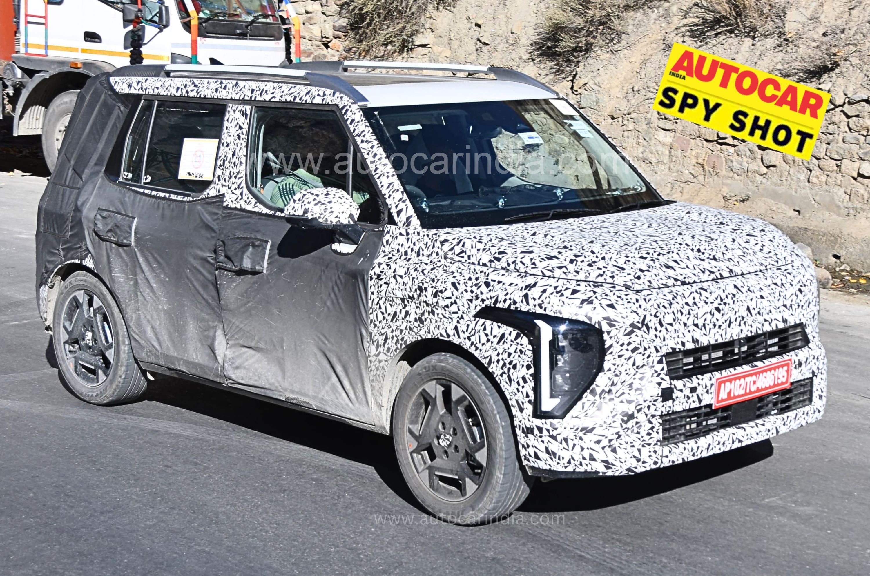 Kia Clavis India, spy shots, compact SUV, Syros, Sonet, design, rear ...