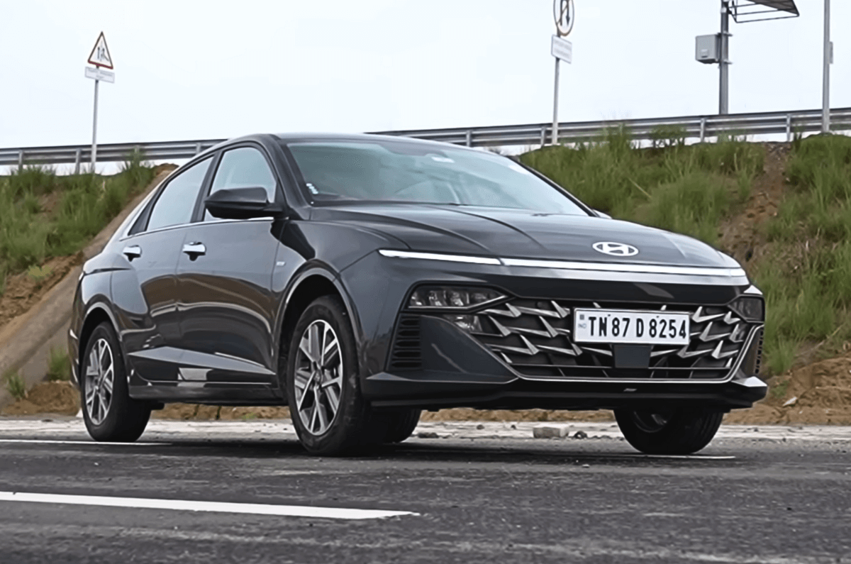 Hyundai Verna Price, Mileage, Features FAQs | Autocar India