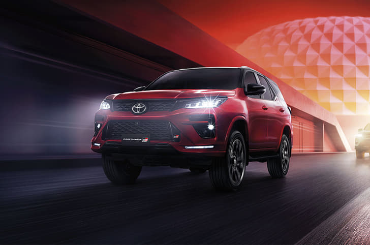 Toyota Fortuner Images - Fortuner Car Images, Interior & Exterior ...