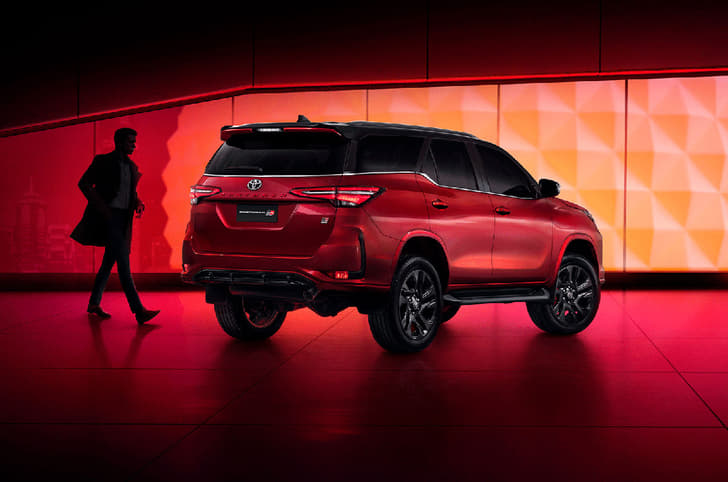 Toyota Fortuner Images - Fortuner Car Images, Interior & Exterior ...