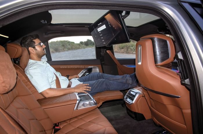 BMW i7 price, Mercedes Benz EQS, comparison, performance, range ...